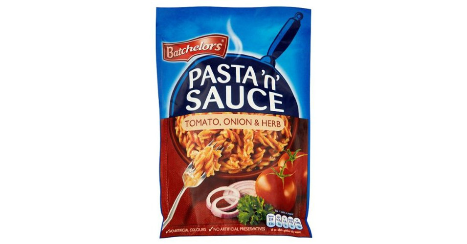 Angol - Batchelors Pasta 'n' Sauce Tomato, Onion & Herb 128g, Angol ...